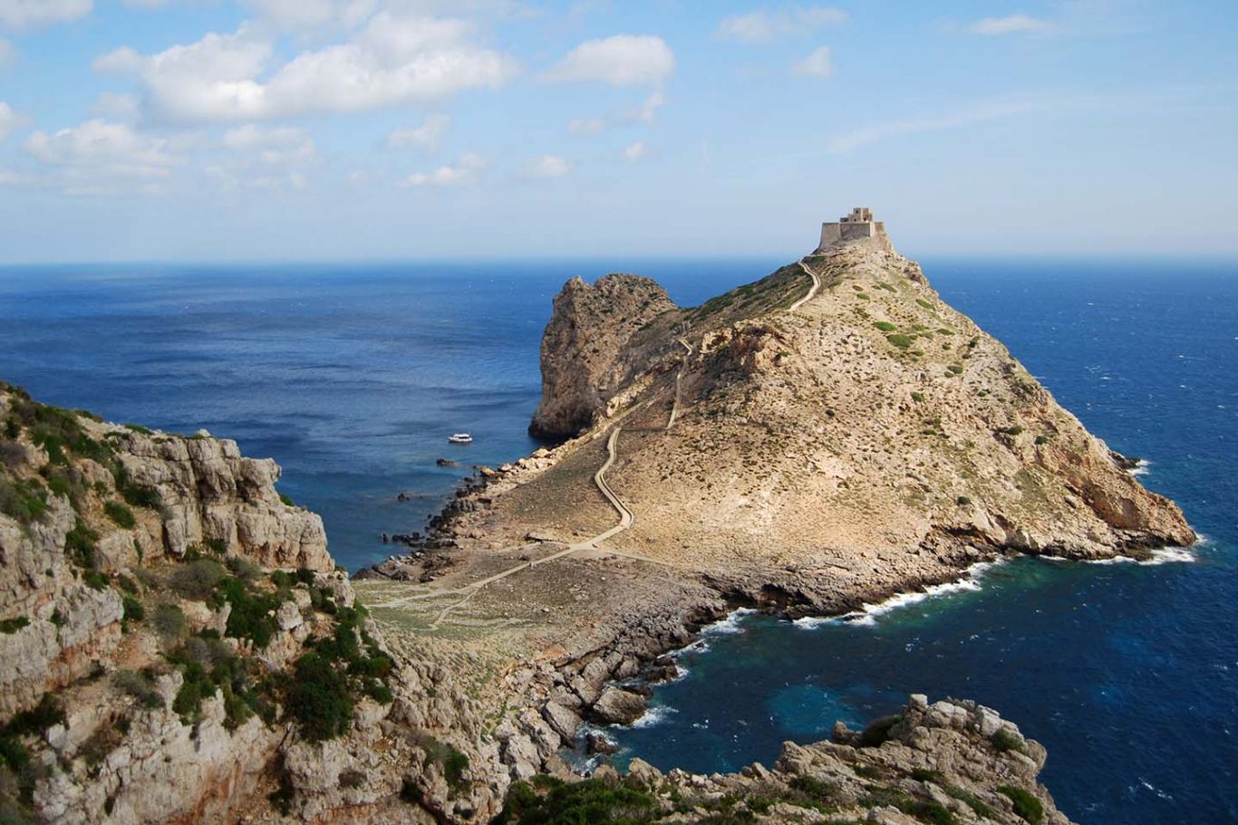 Marettimo cosa vedere: l'antico Castello di Punta Troia