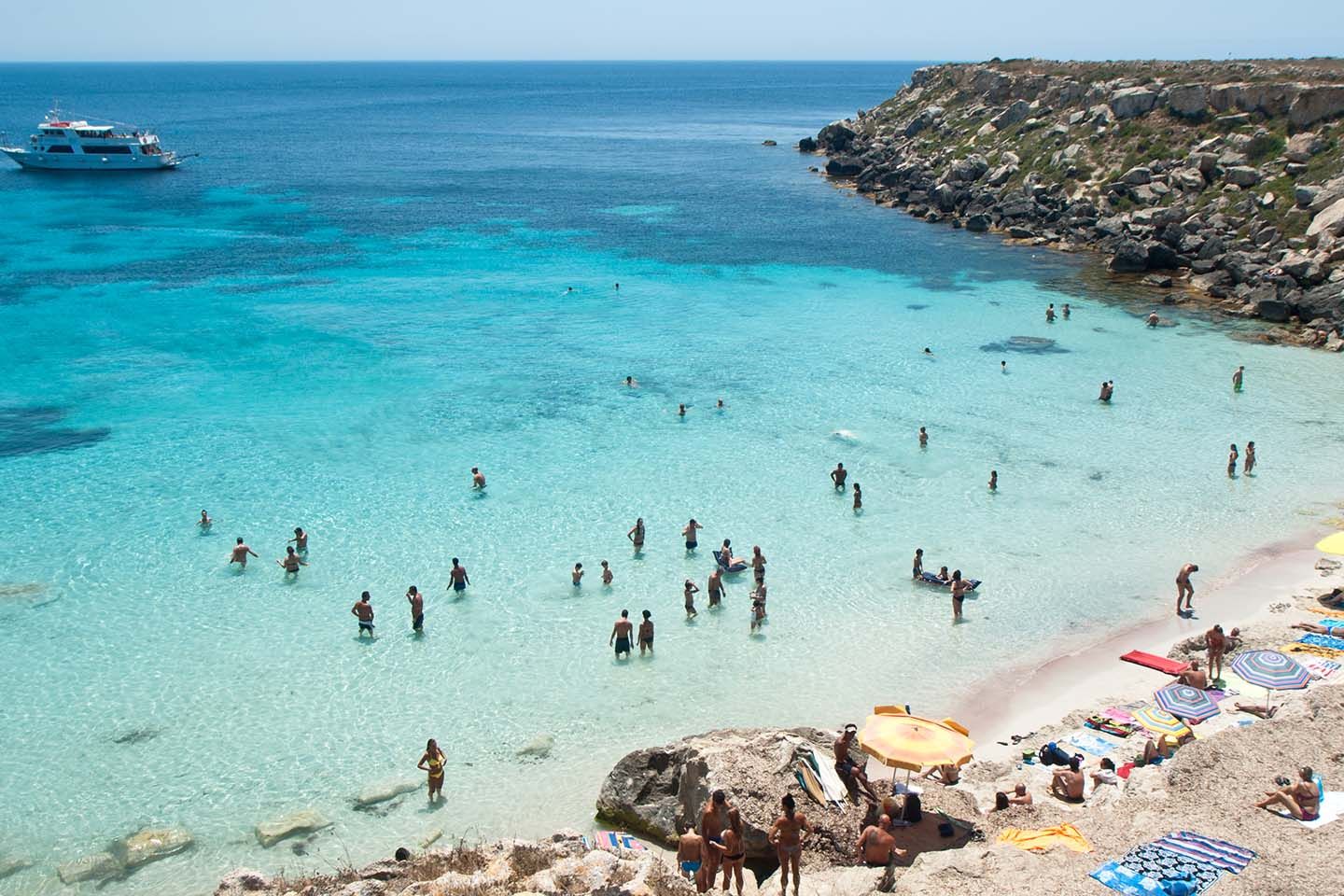 Cala Azzurra Favignana, spiaggia dal sentore tropicale